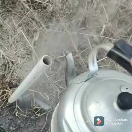 Pouring hot water | Scrolller