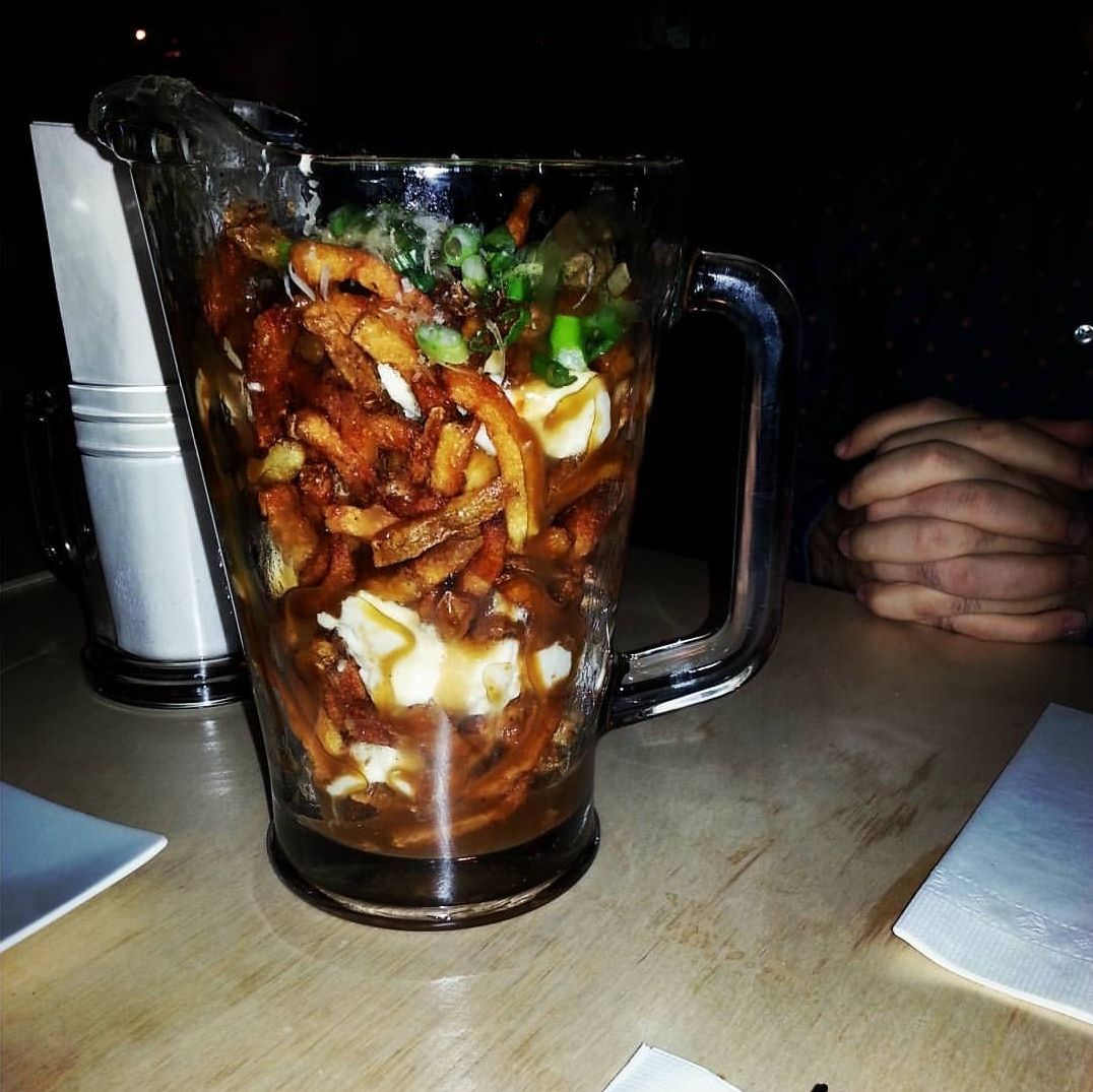 Poutine en pichet - Medley Simple Malt, MTL | Scrolller