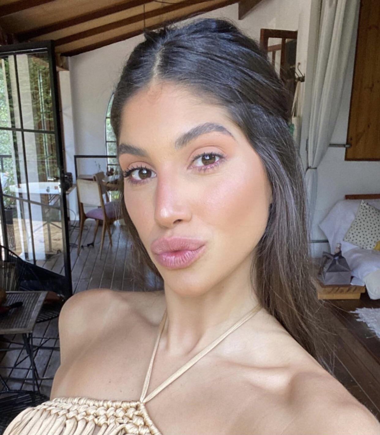 Pouty brunette | Scrolller