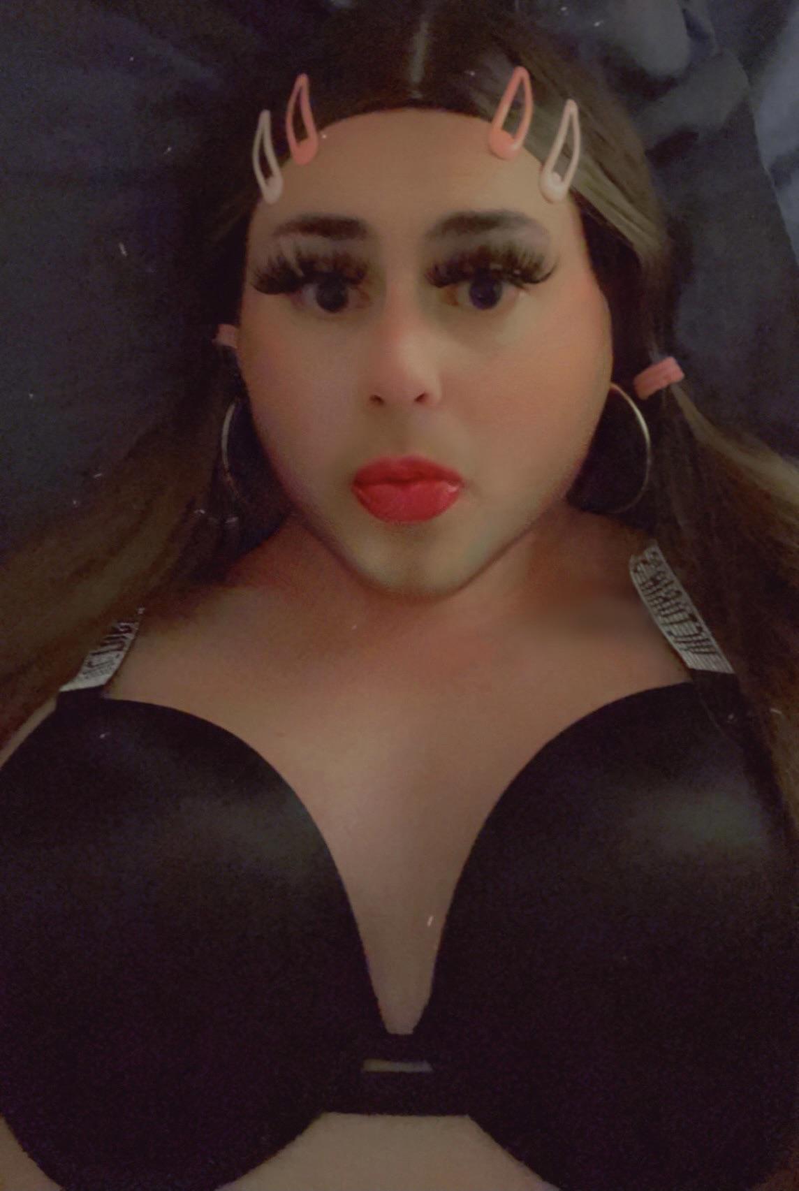 Practicing my “yes daddy 🥺” face hehe!! | Scrolller