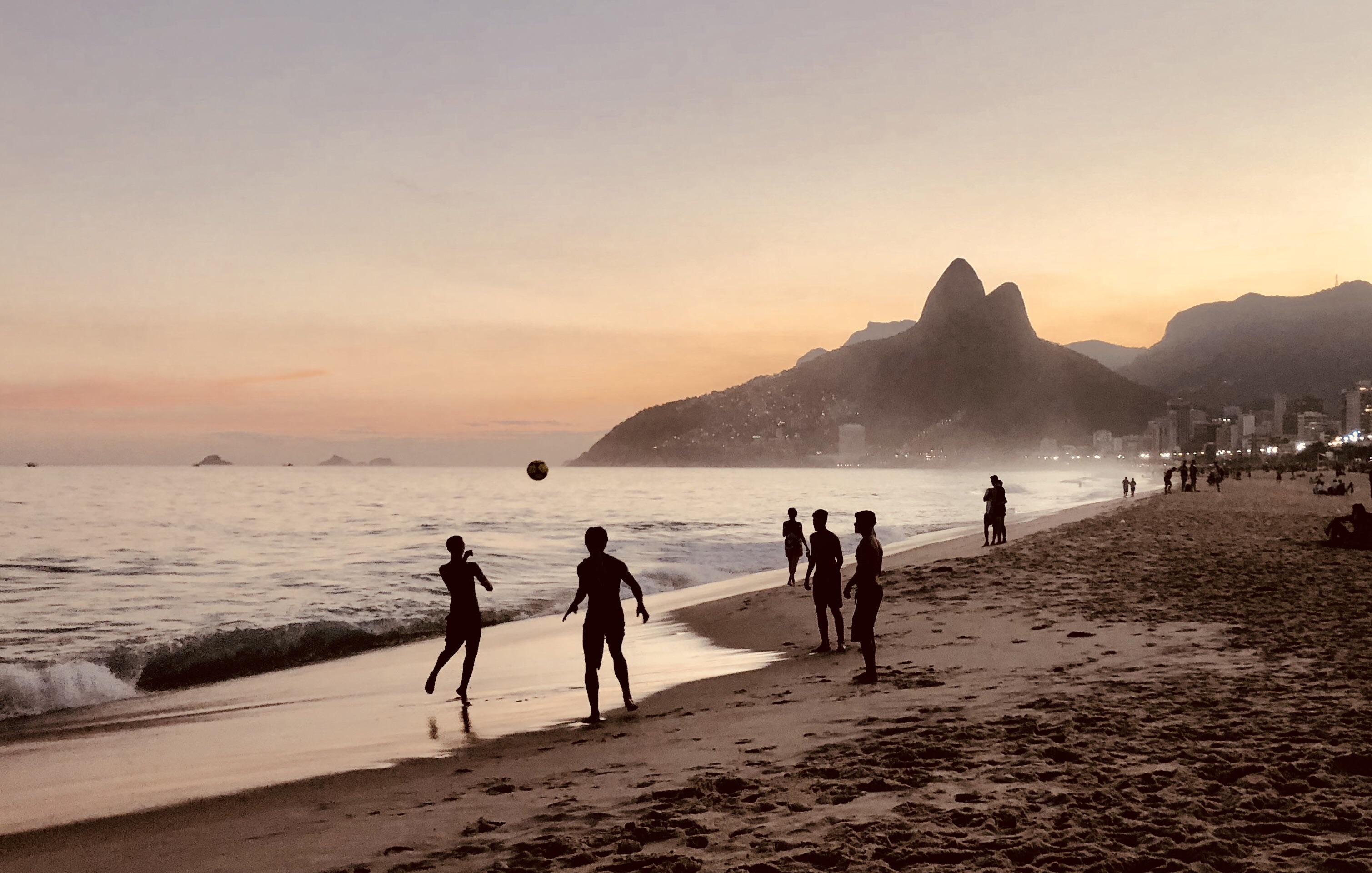 Praia de Ipanema | Scrolller