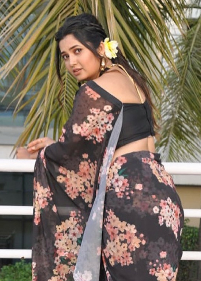 Prajakta Mali's inviting pose | Scrolller