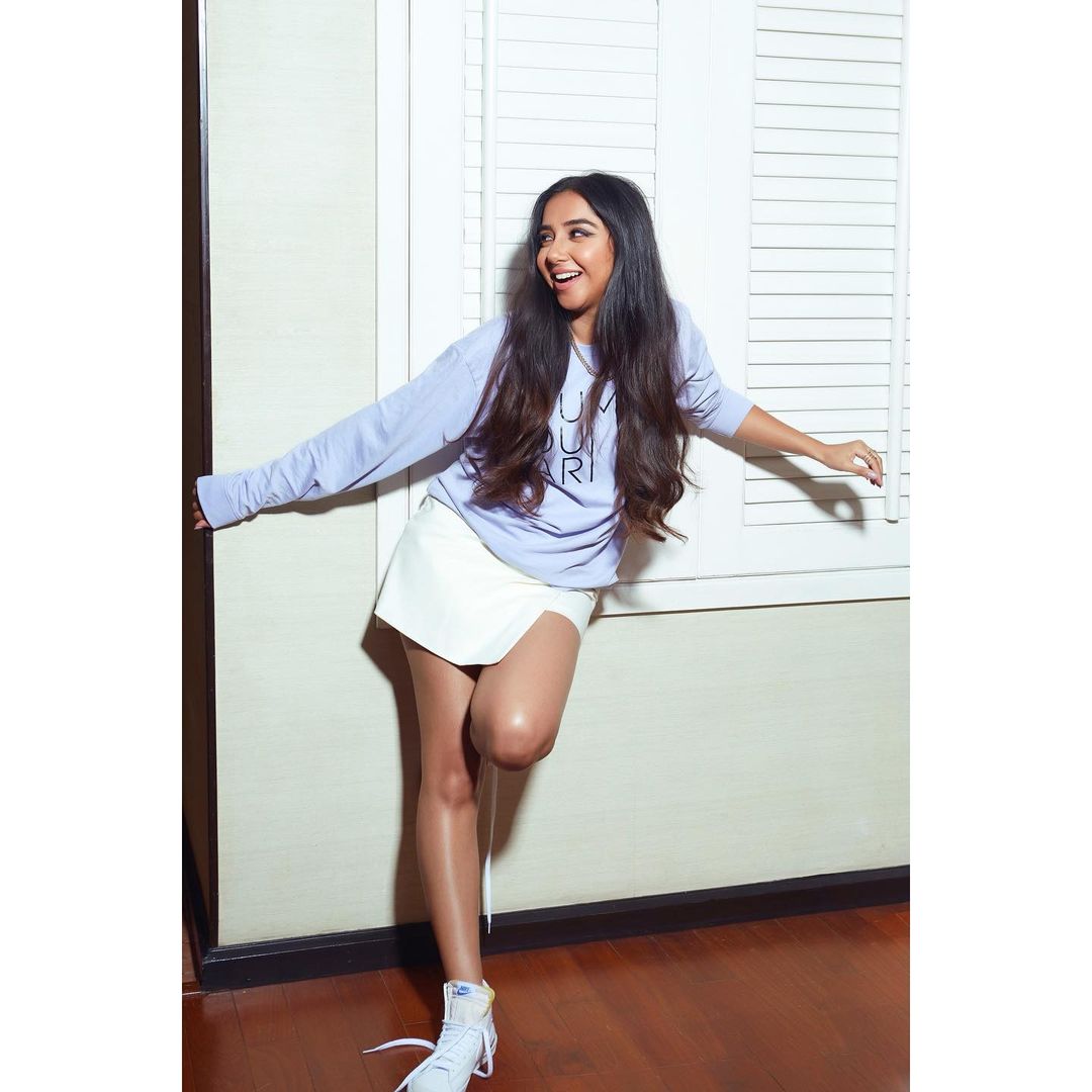 Prajakta Koli's shiny legs 🤤 | Scrolller