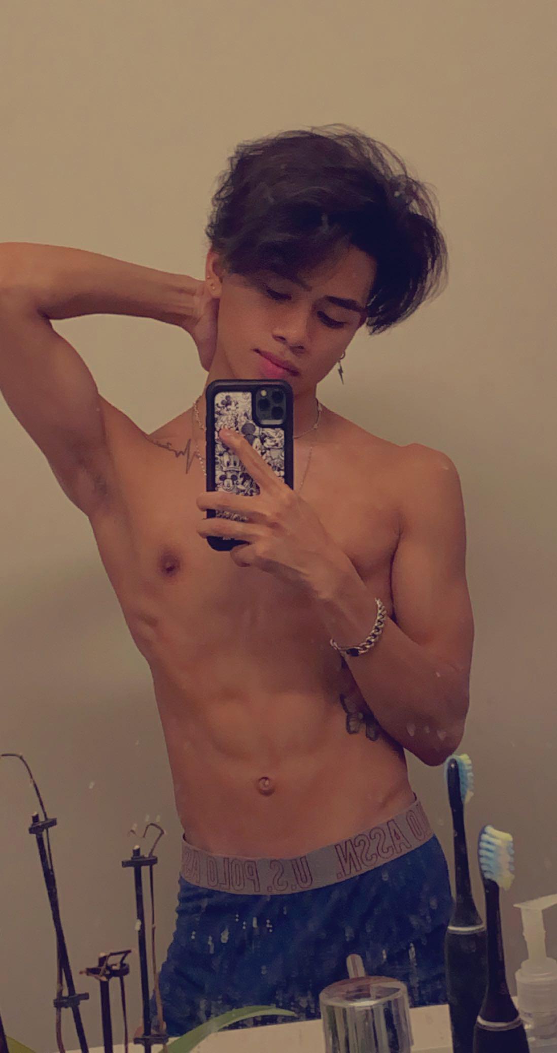 pre shower ;) | Scrolller