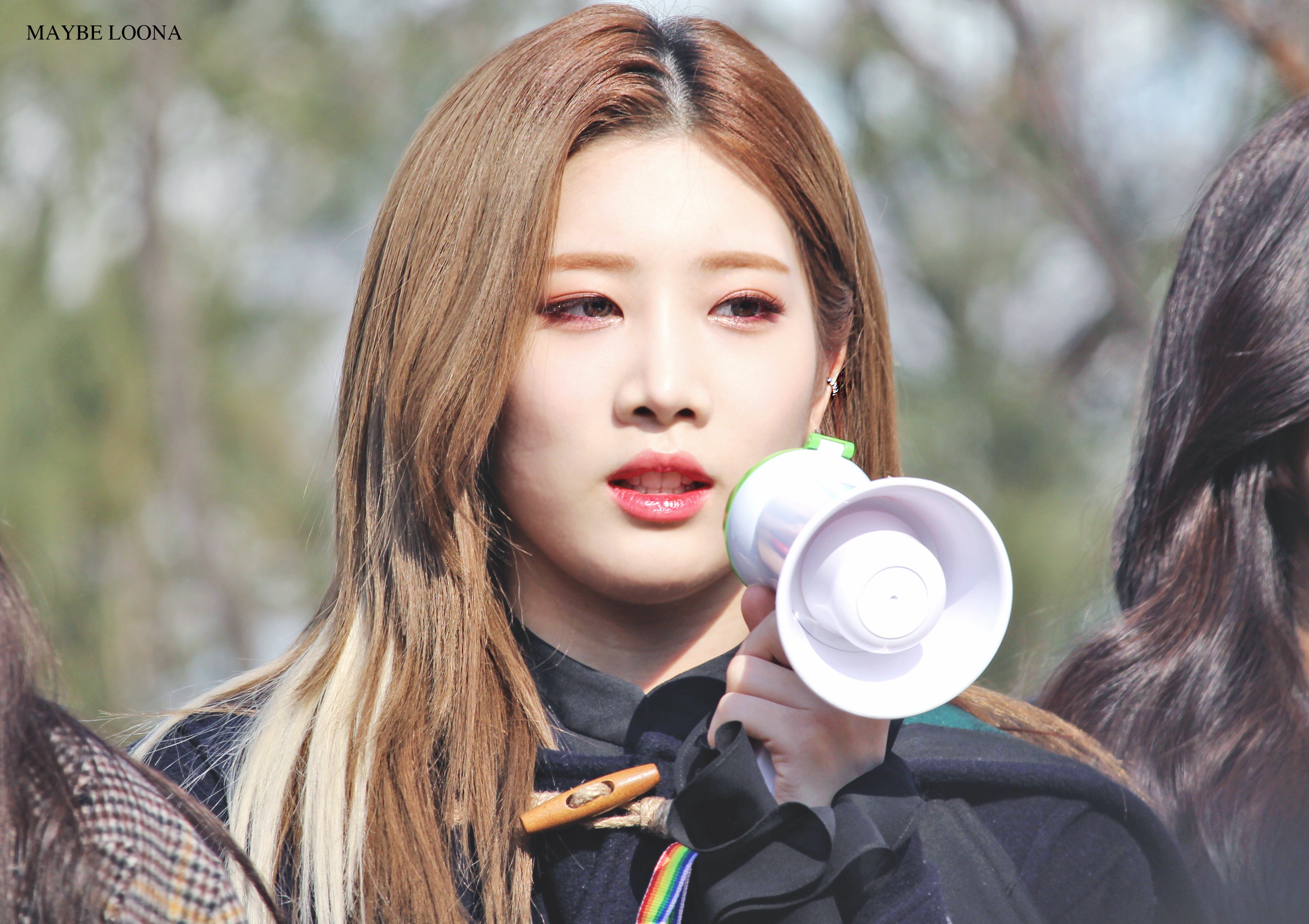 Prepare Your Ears. Kim Lip Has A Mini Megaphone | Scrolller