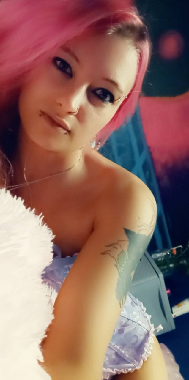 Pretty && alternative. 😘😘😘 | Scrolller