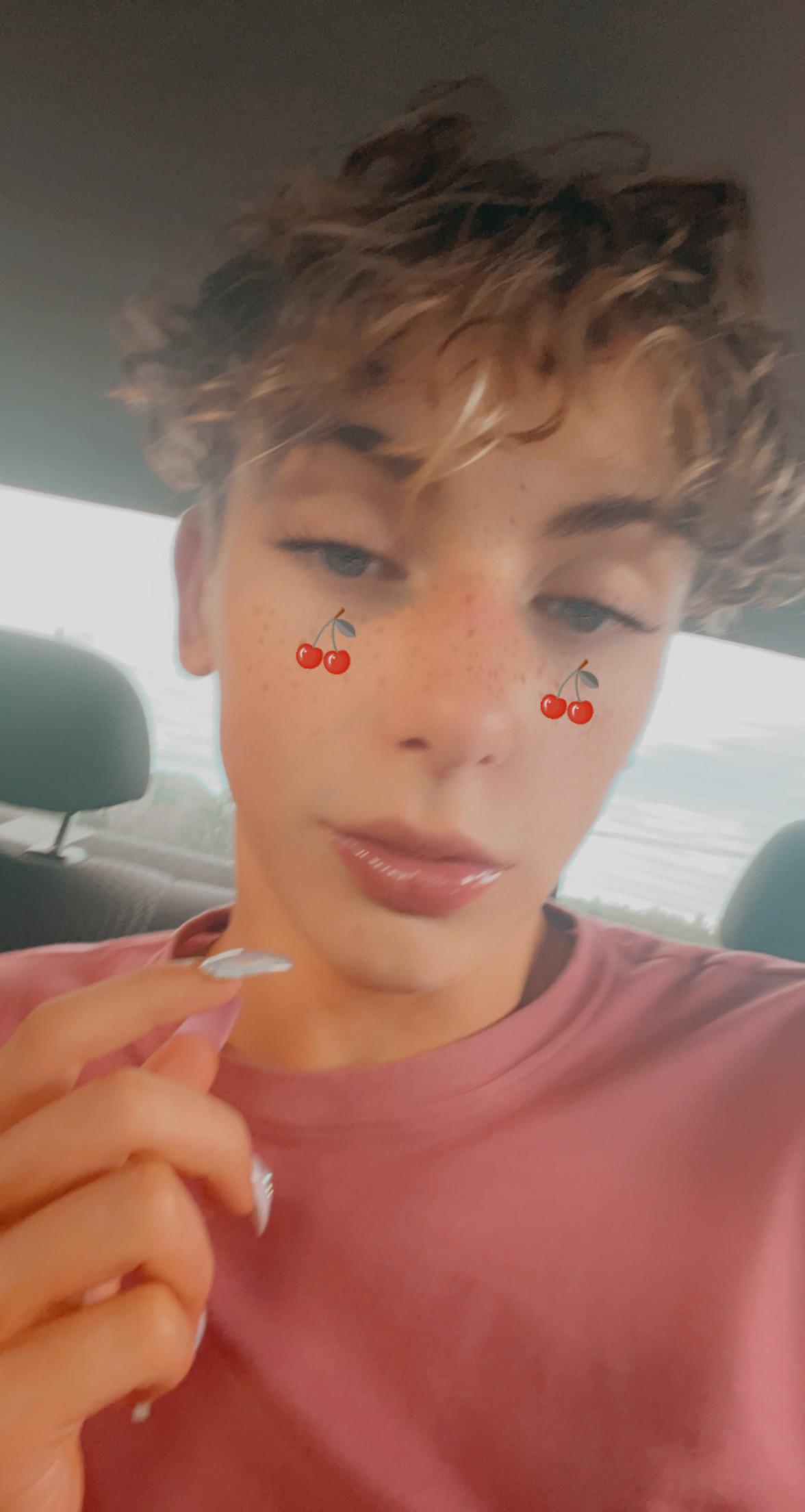 pretty bitch | Scrolller