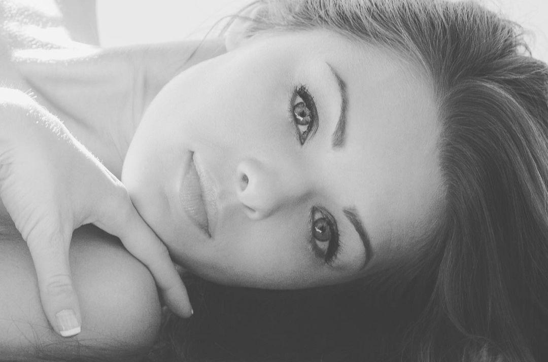 Pretty Eyes Scrolller
