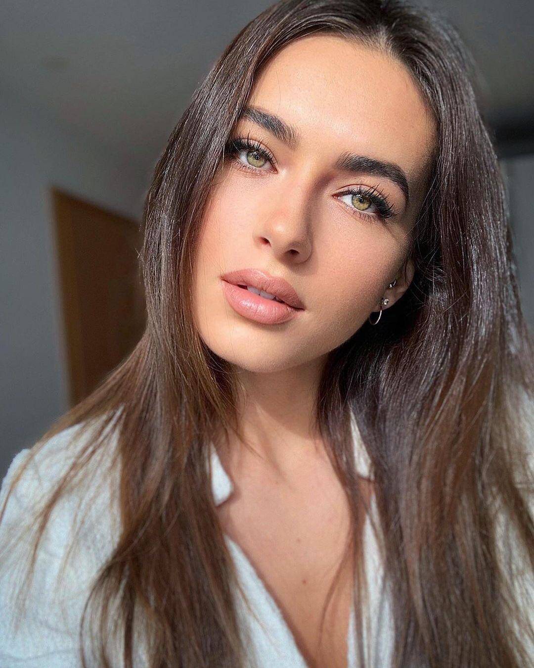 Pretty Eyes | Scrolller