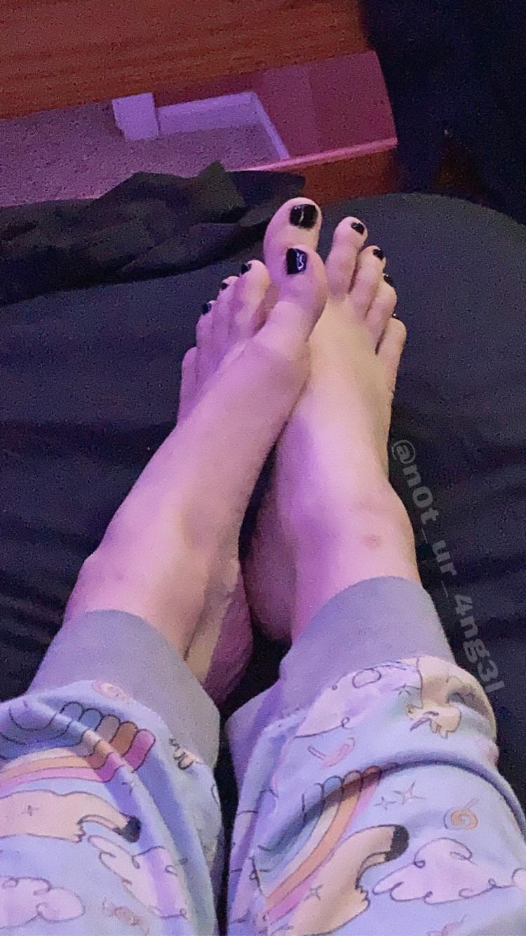 pretty feetsies^^ | Scrolller