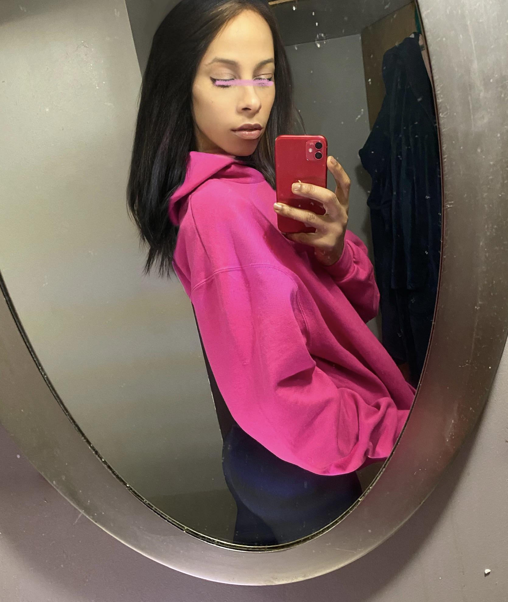 Pretty girl hours 🌙😊🥰💜 | Scrolller