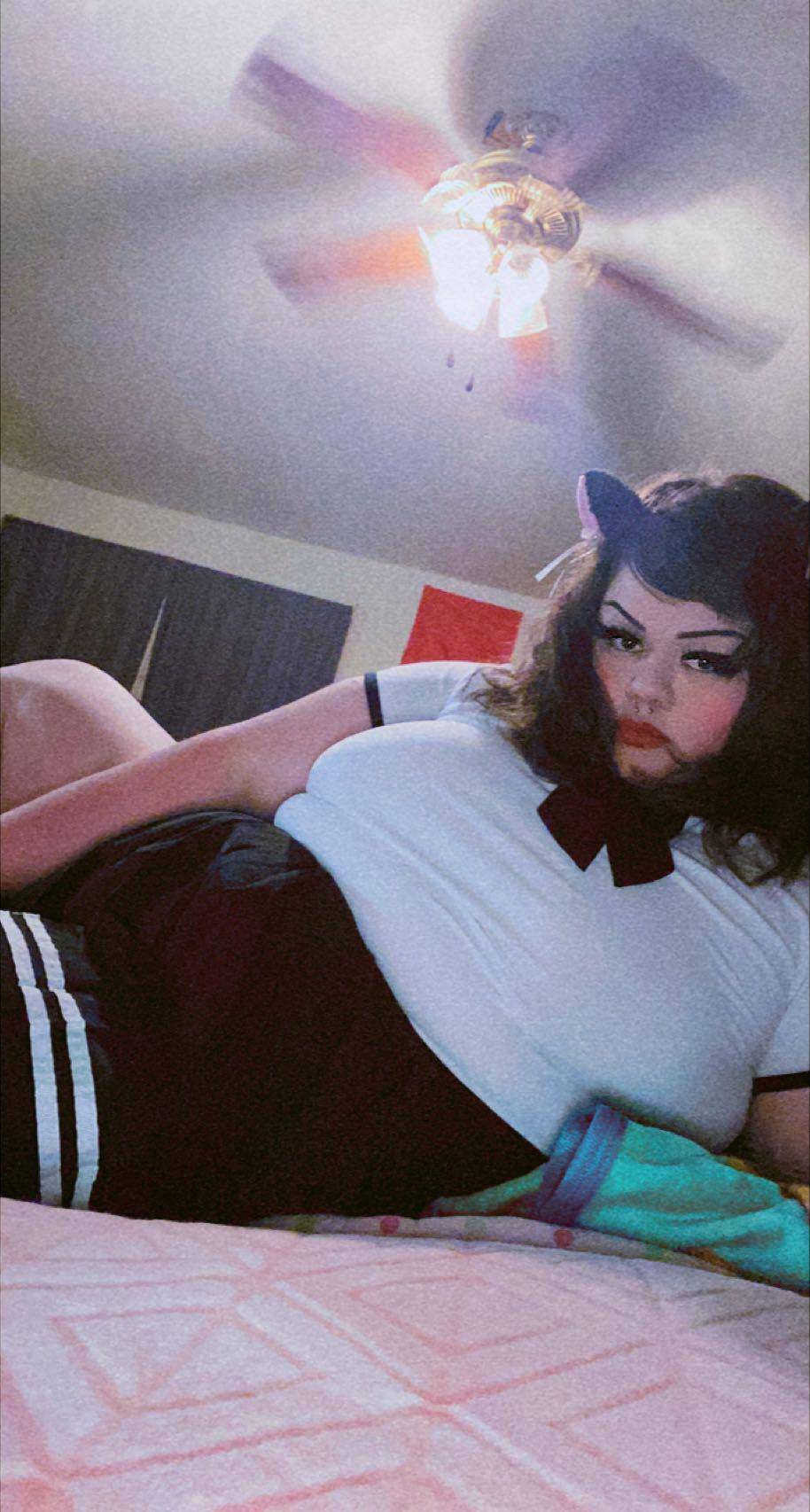 Pretty lil kitty 🥺 | Scrolller