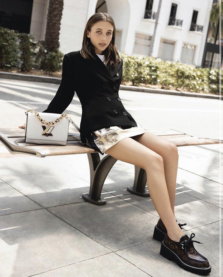 Professional Emma | Scrolller