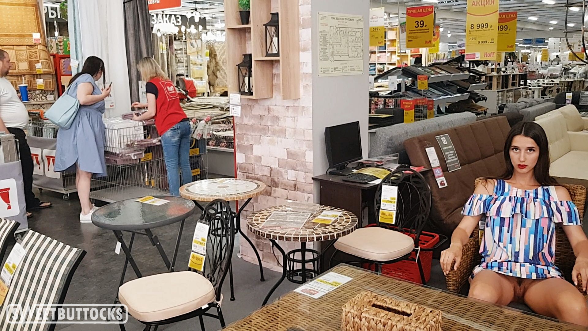 Public store! | Scrolller