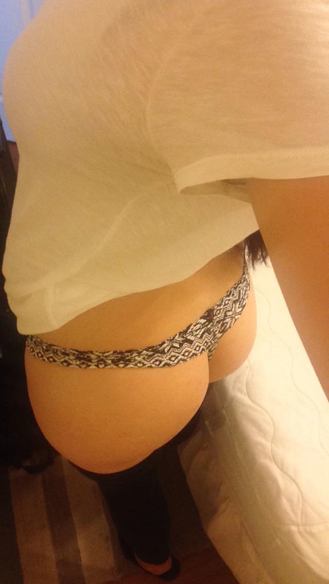 Touch my butt 😊 | Scrolller