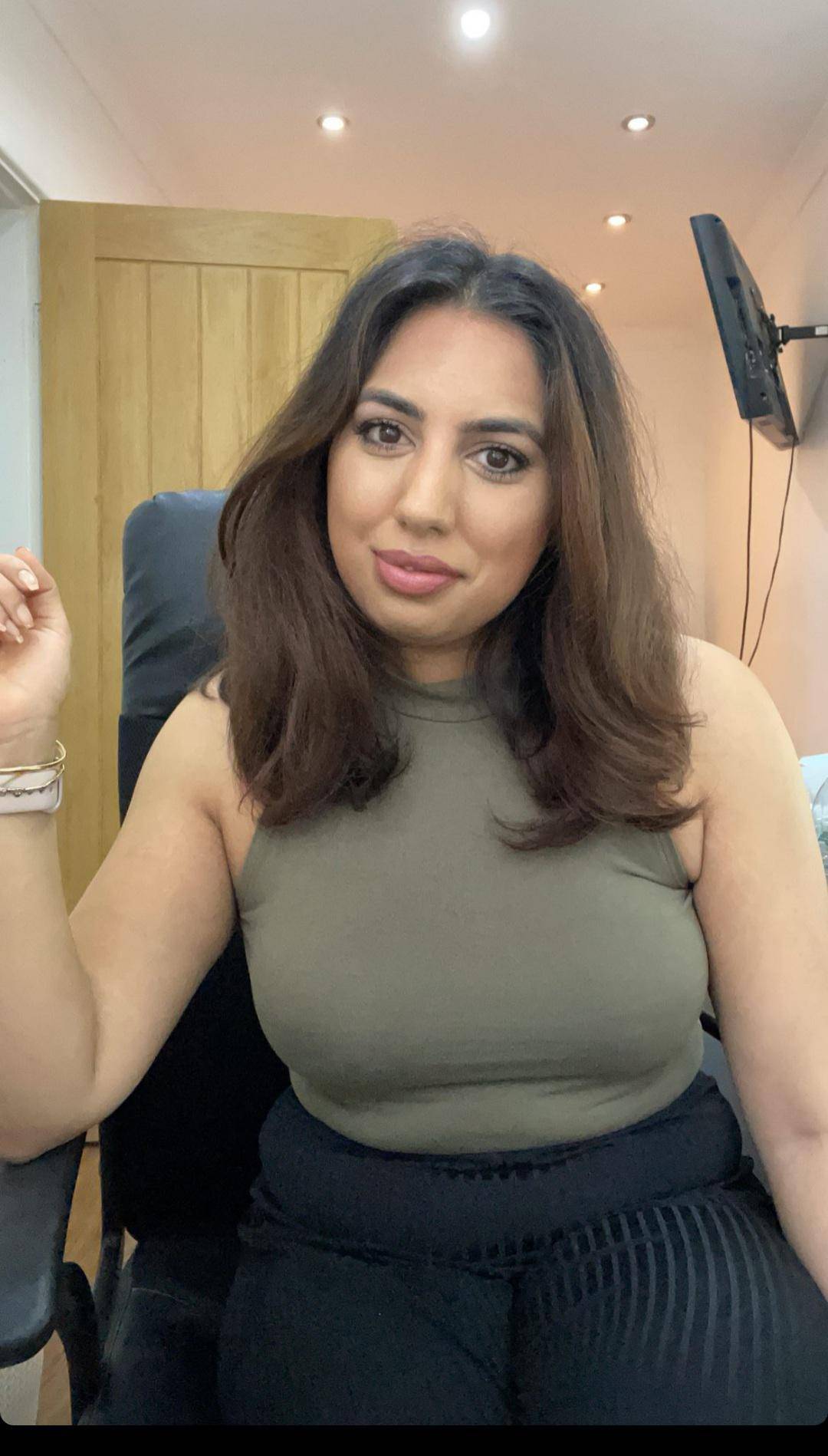 Punjabi girl with those melons 🤤🍉 (f) | Scrolller