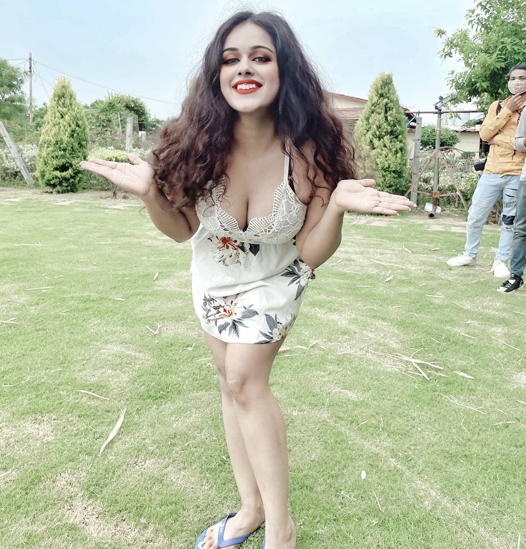 Purposeful bend | Scrolller