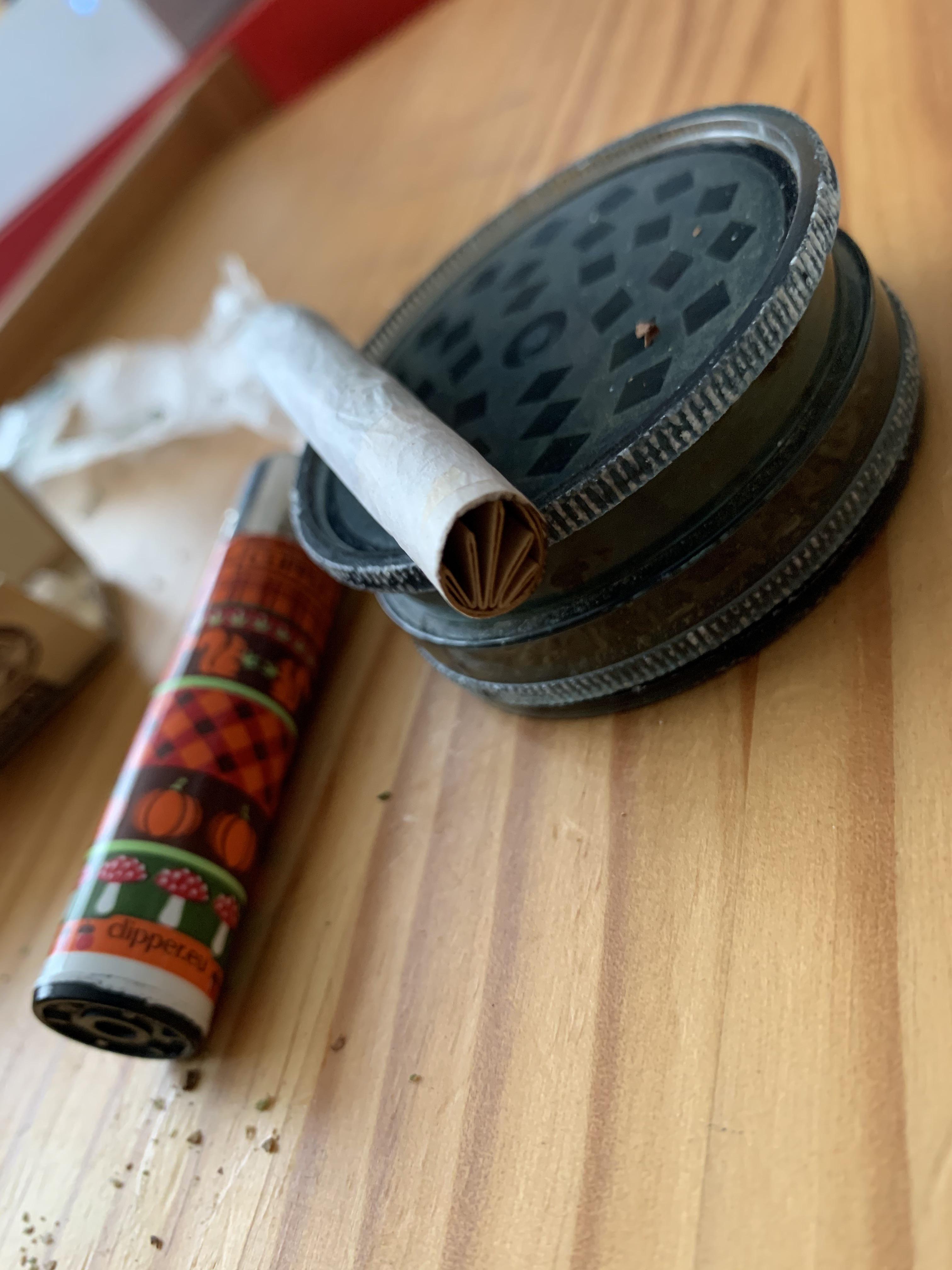 Put my roach in a zoot :) | Scrolller