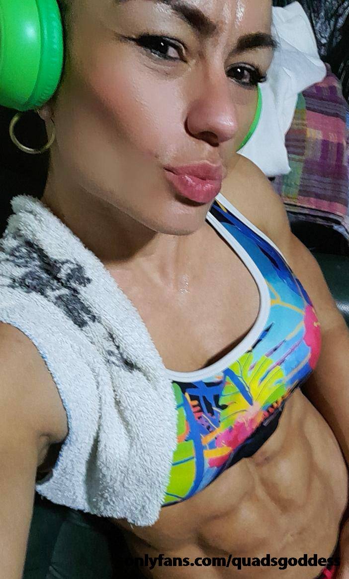 QuadsGoddess with big ABS | Scrolller