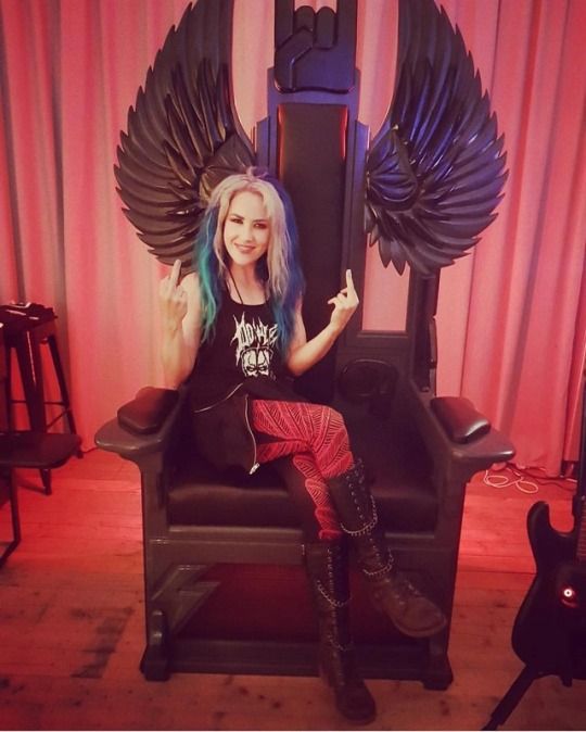 Queen Beast on her throne | Scrolller