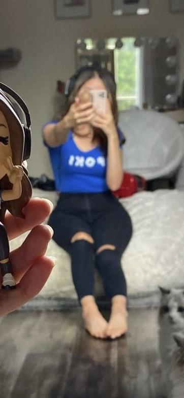 Queen Poki has such perfect feet | Scrolller