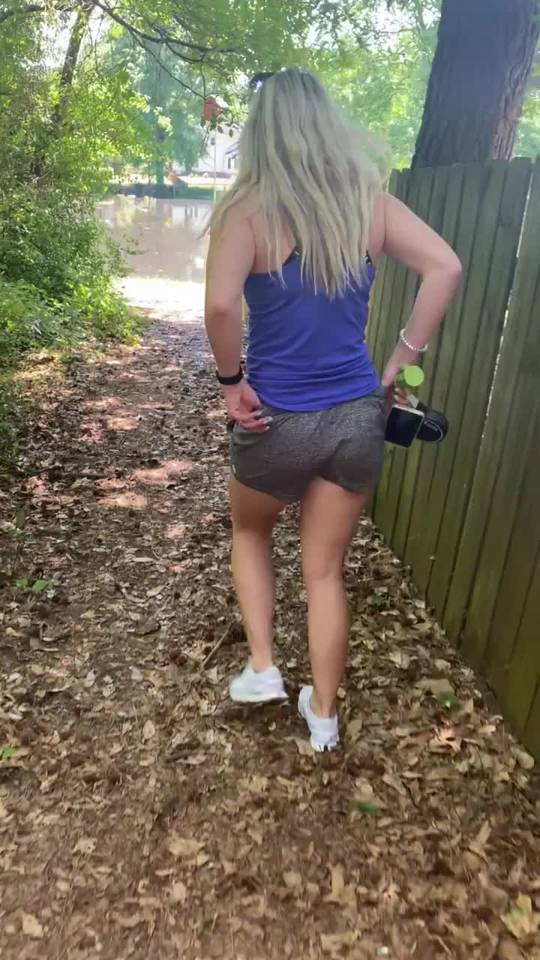 Afternoon walks 😜 | Scrolller