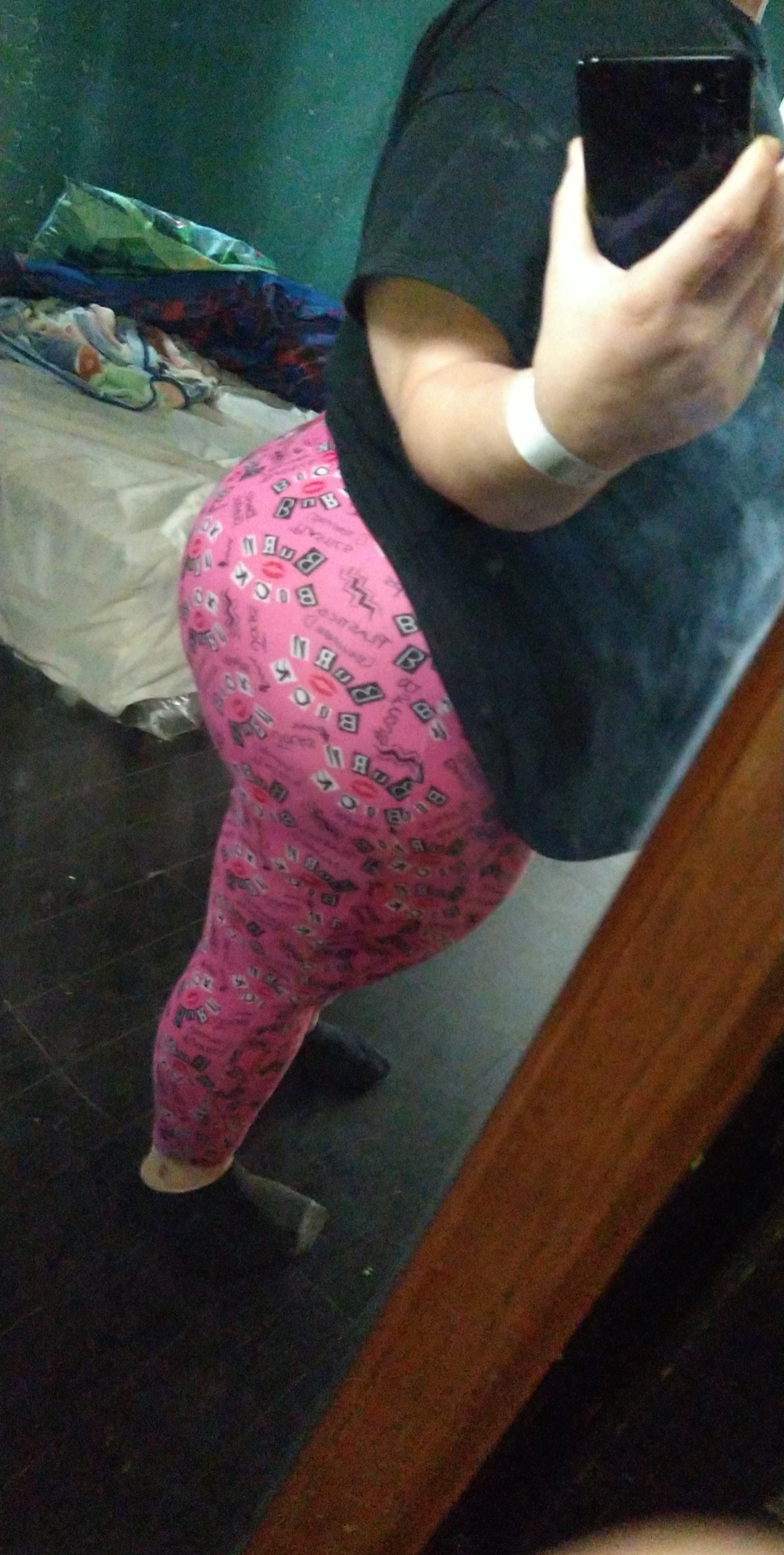 Quick booty shot | Scrolller