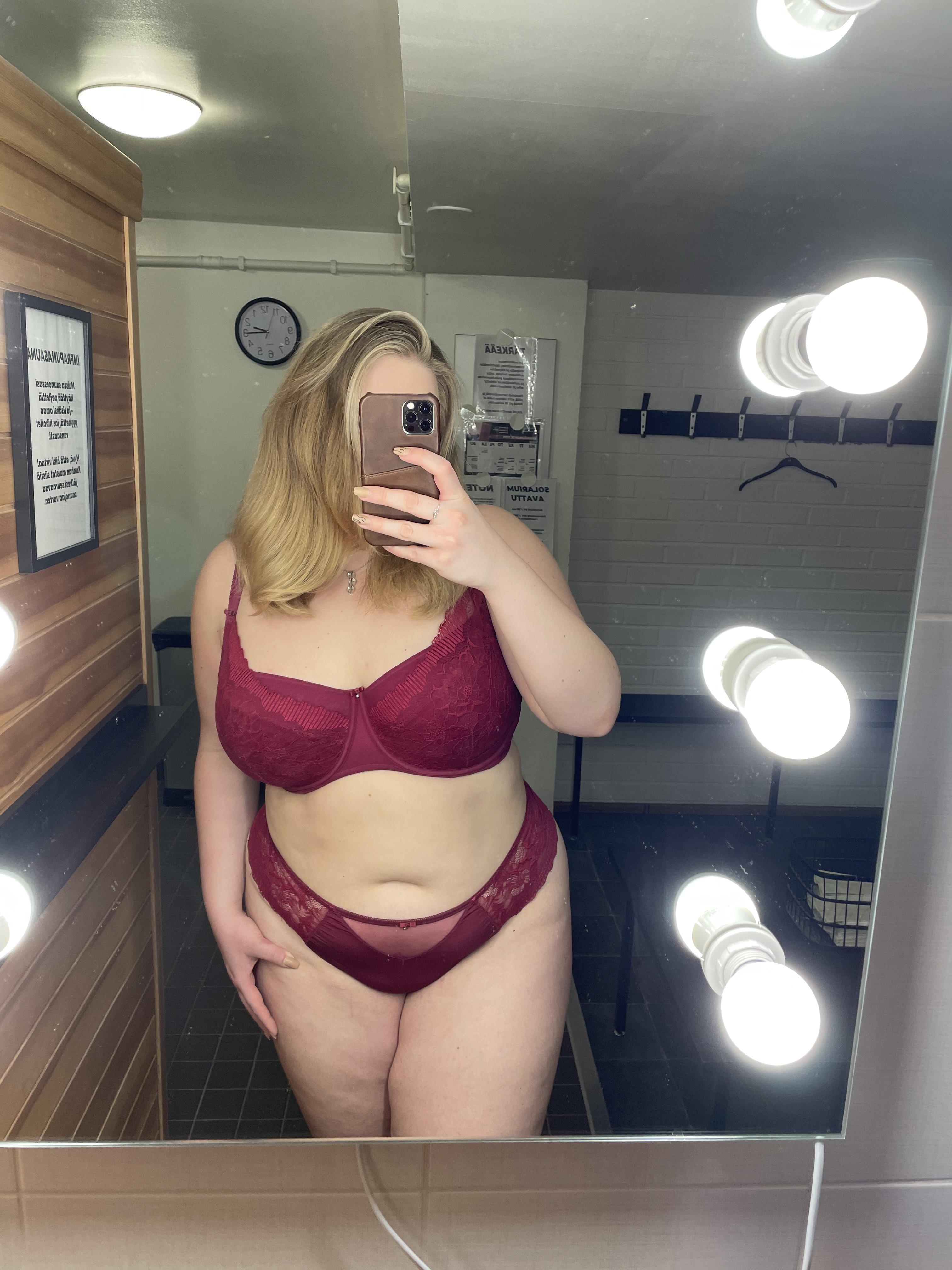 Quick mirror selfie for you 😘 | Scrolller