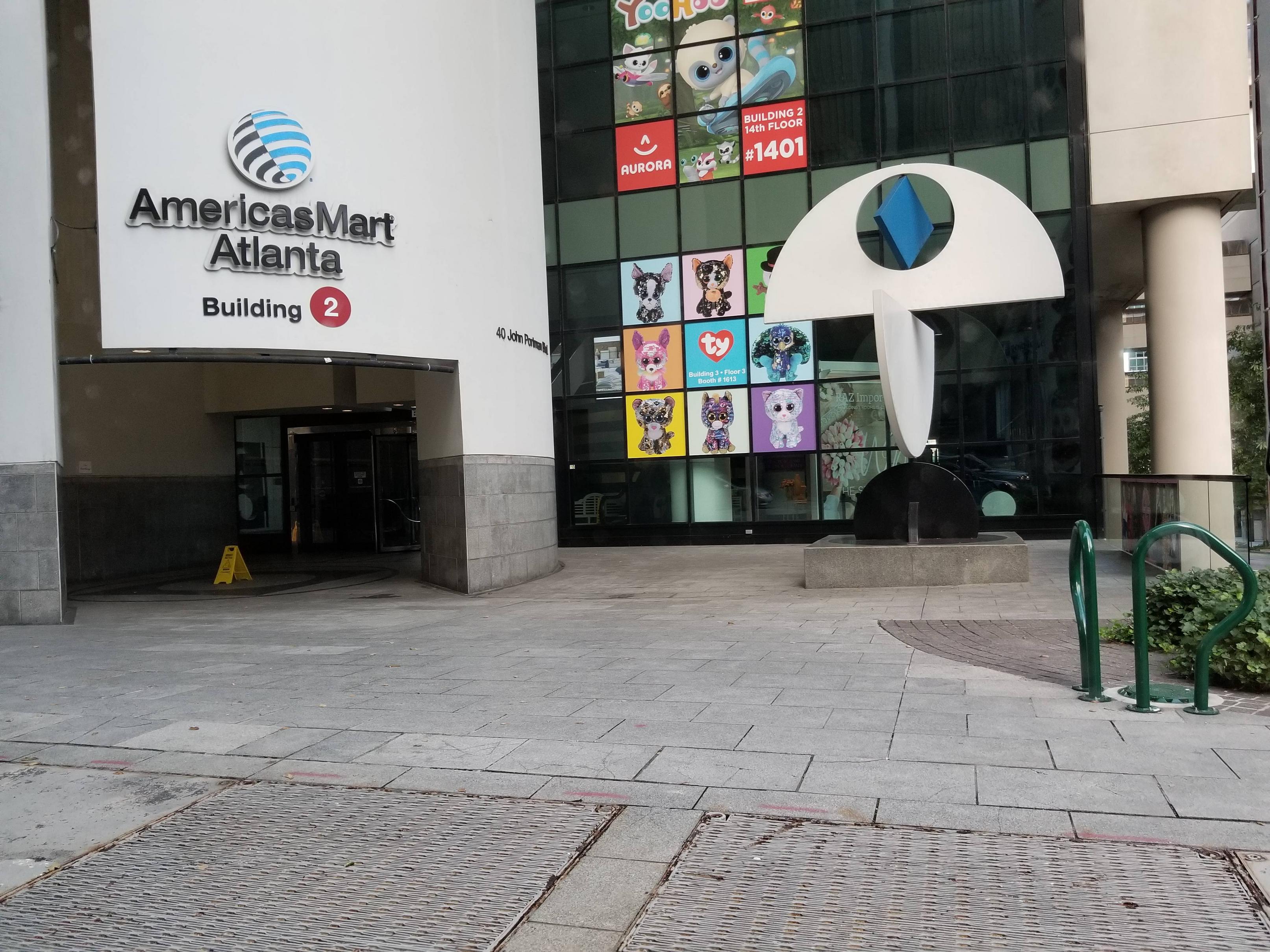 Quick, there's no line! | Scrolller