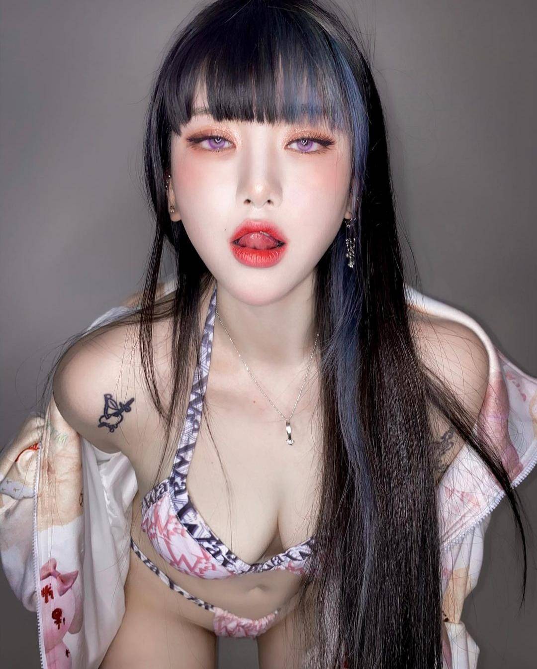 R E L A P S E | Scrolller