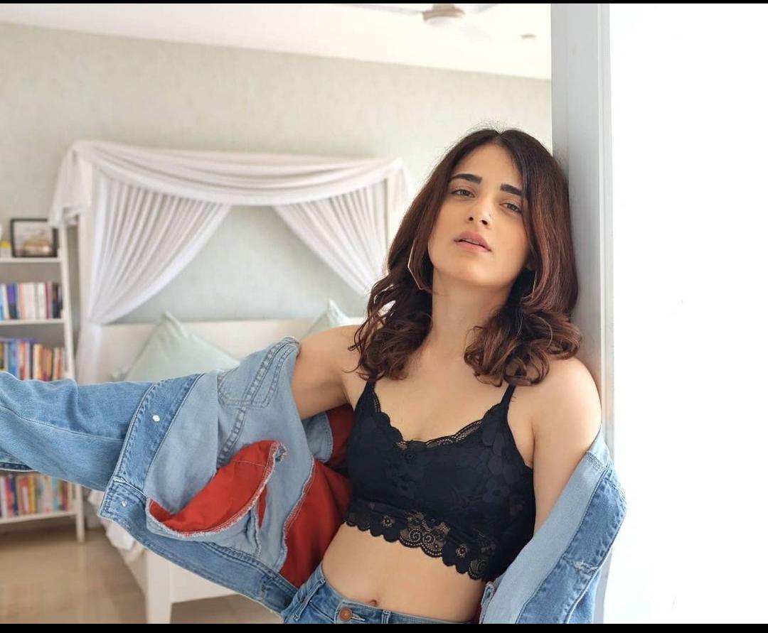 Radhika madan inviting you to her bedroom. | Scrolller
