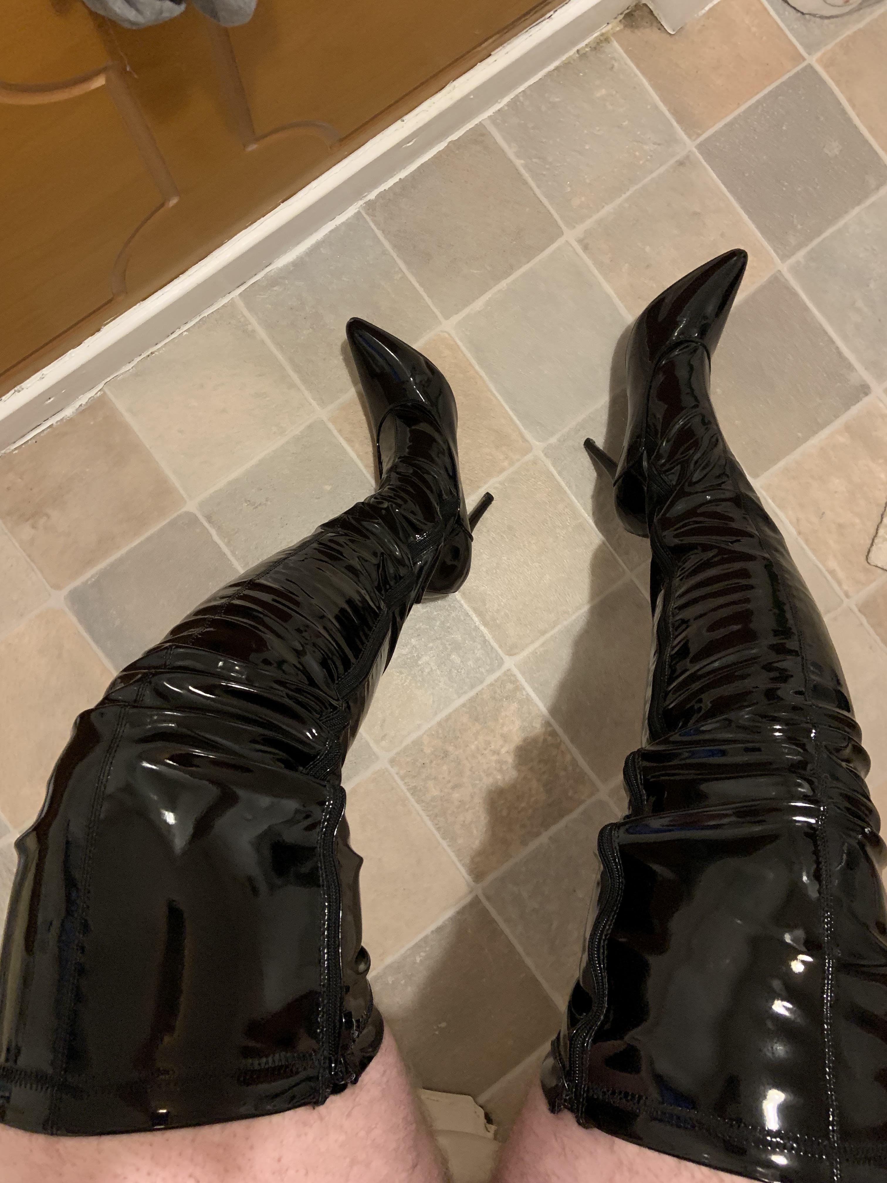 Rail me in the nightclub bathroom in my boots? | Scrolller