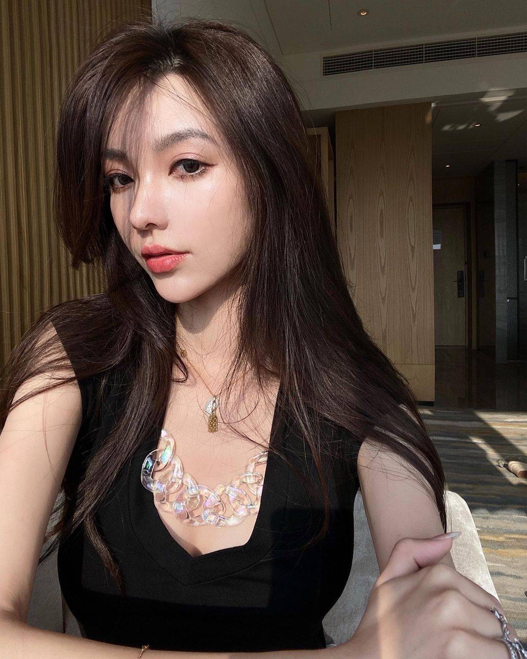 Rainbow necklace | Scrolller