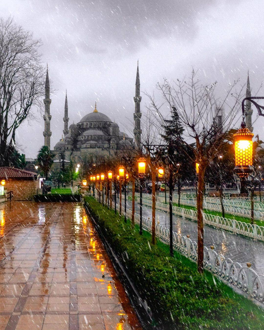 Rainy evening in Istanbul, Turkey | Scrolller
