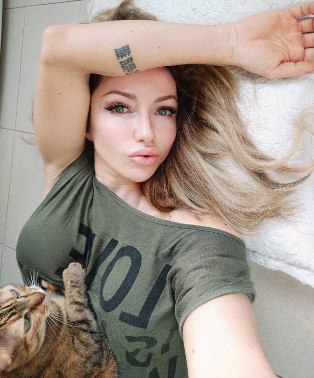 Raquel Henriques | Scrolller