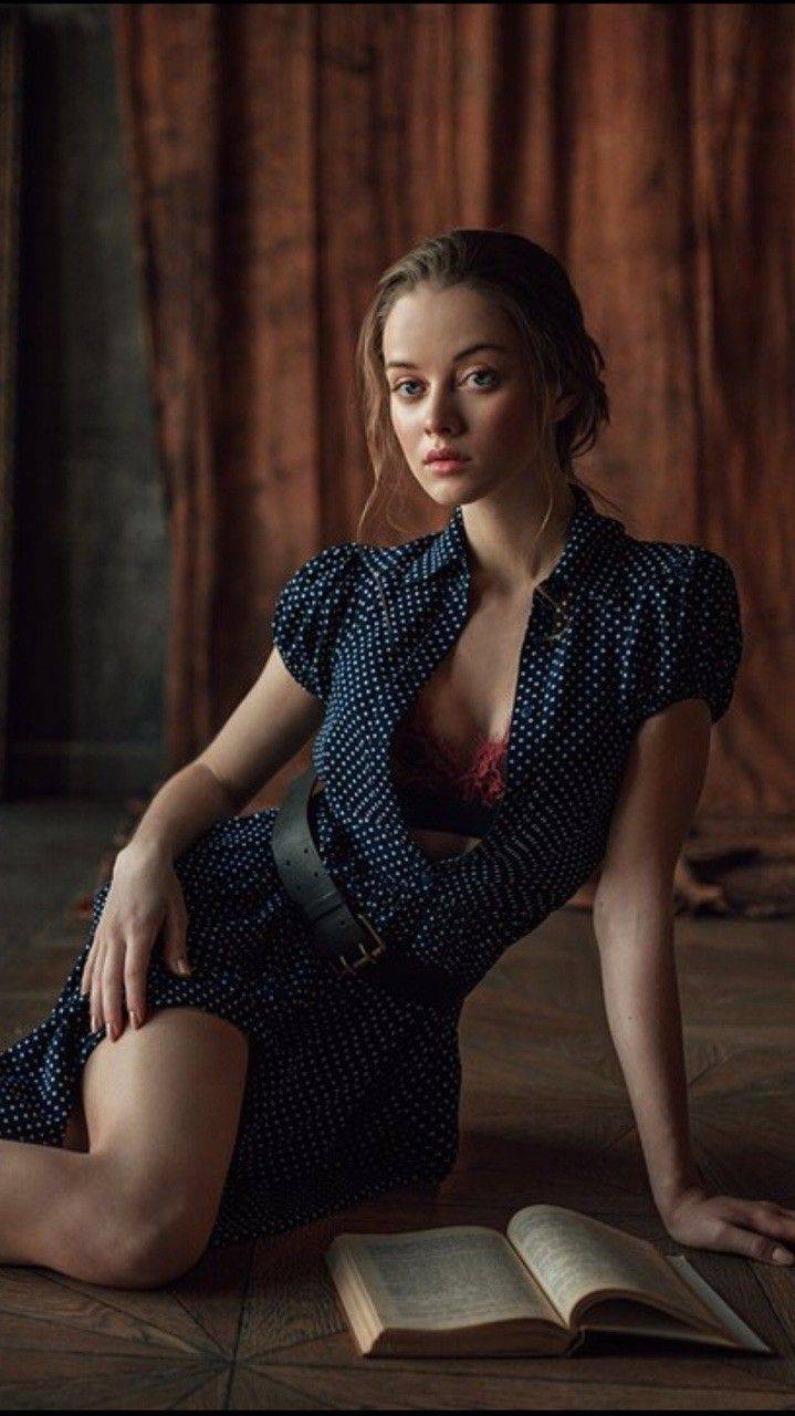 Reading backstage | Scrolller