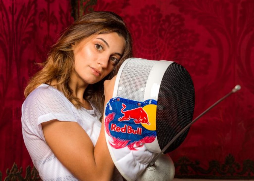 Ready to sting | Scrolller