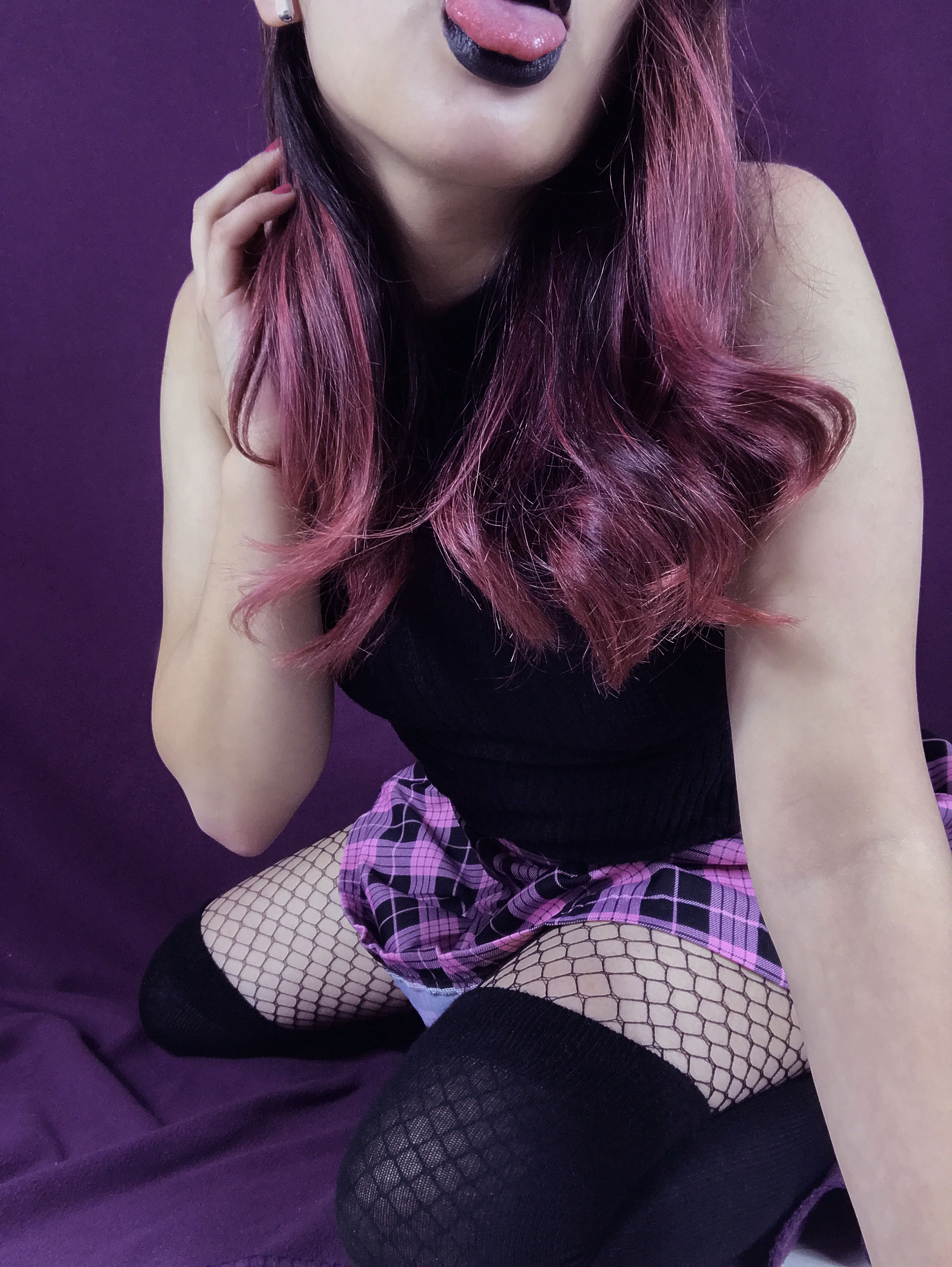 I'm in position and ready to start licking | Scrolller