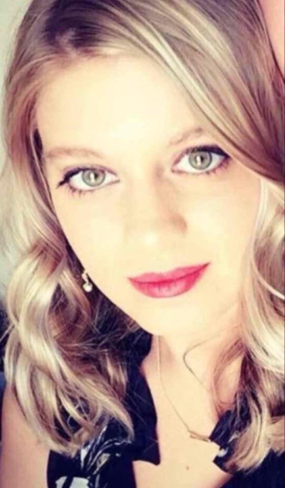 Real talk. Who wants to stroke to this face? She make you want to stroke hard and fast? | Scrolller