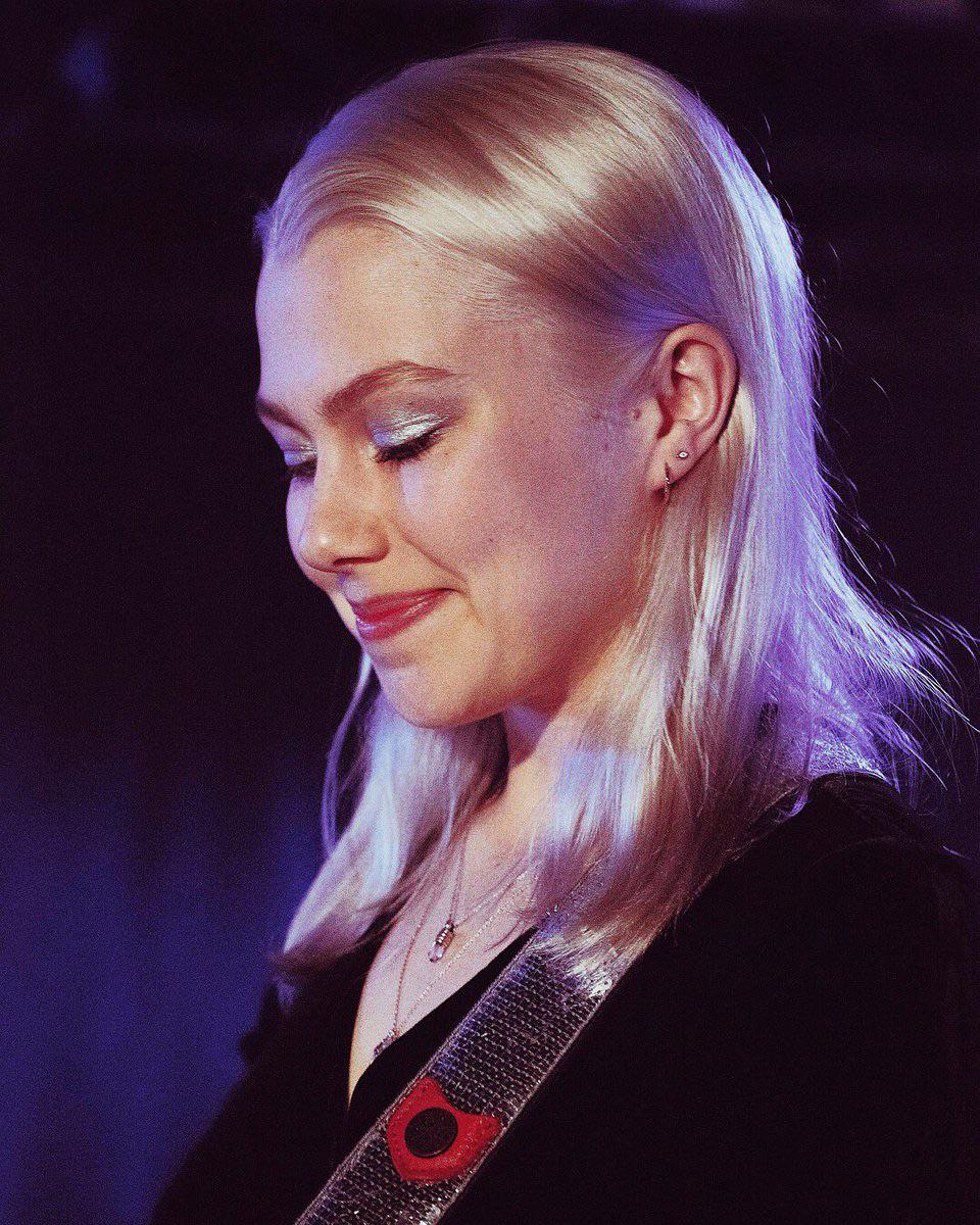 Really want to cum on Phoebe Bridgers’s pretty face | Scrolller