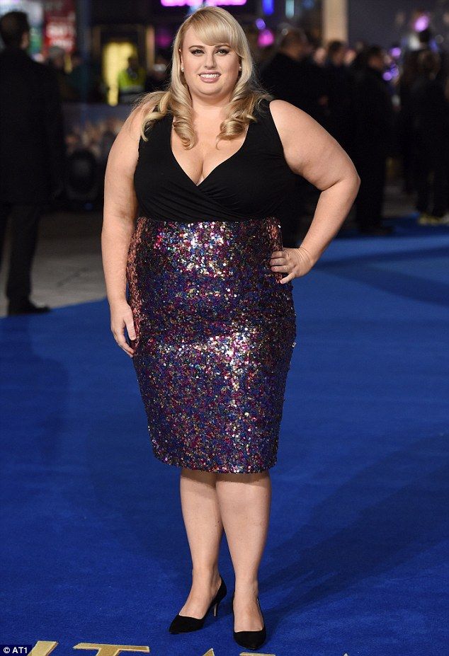 Rebel Wilson sporting some great cleavage in a tight dress | Scrolller