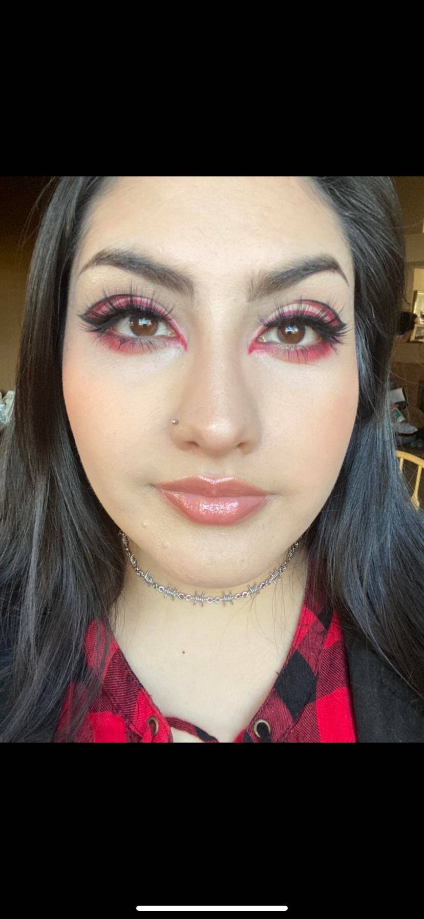 Red and black look | Scrolller