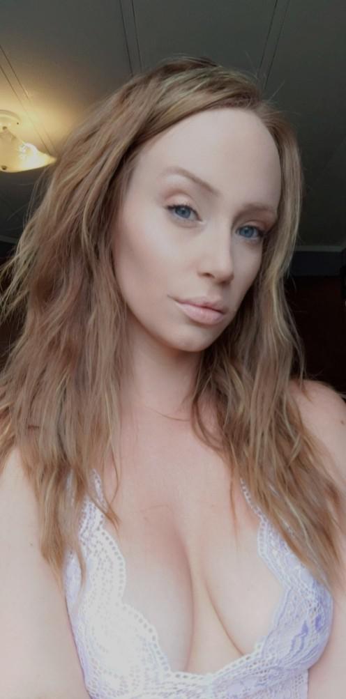 Red Hair 💋 Perfect Curves | Scrolller