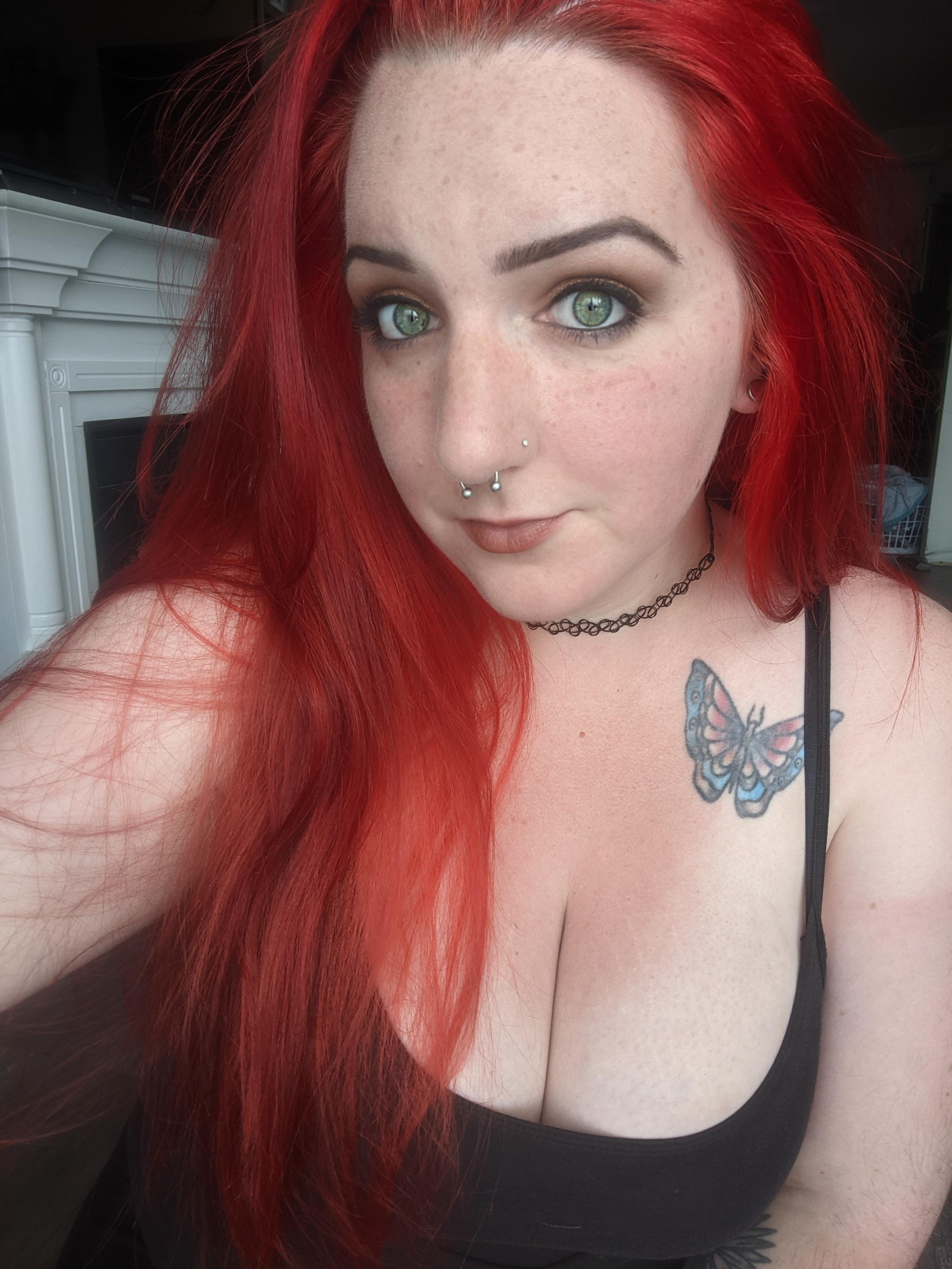 Red hair + Green eyes. Good combo? | Scrolller