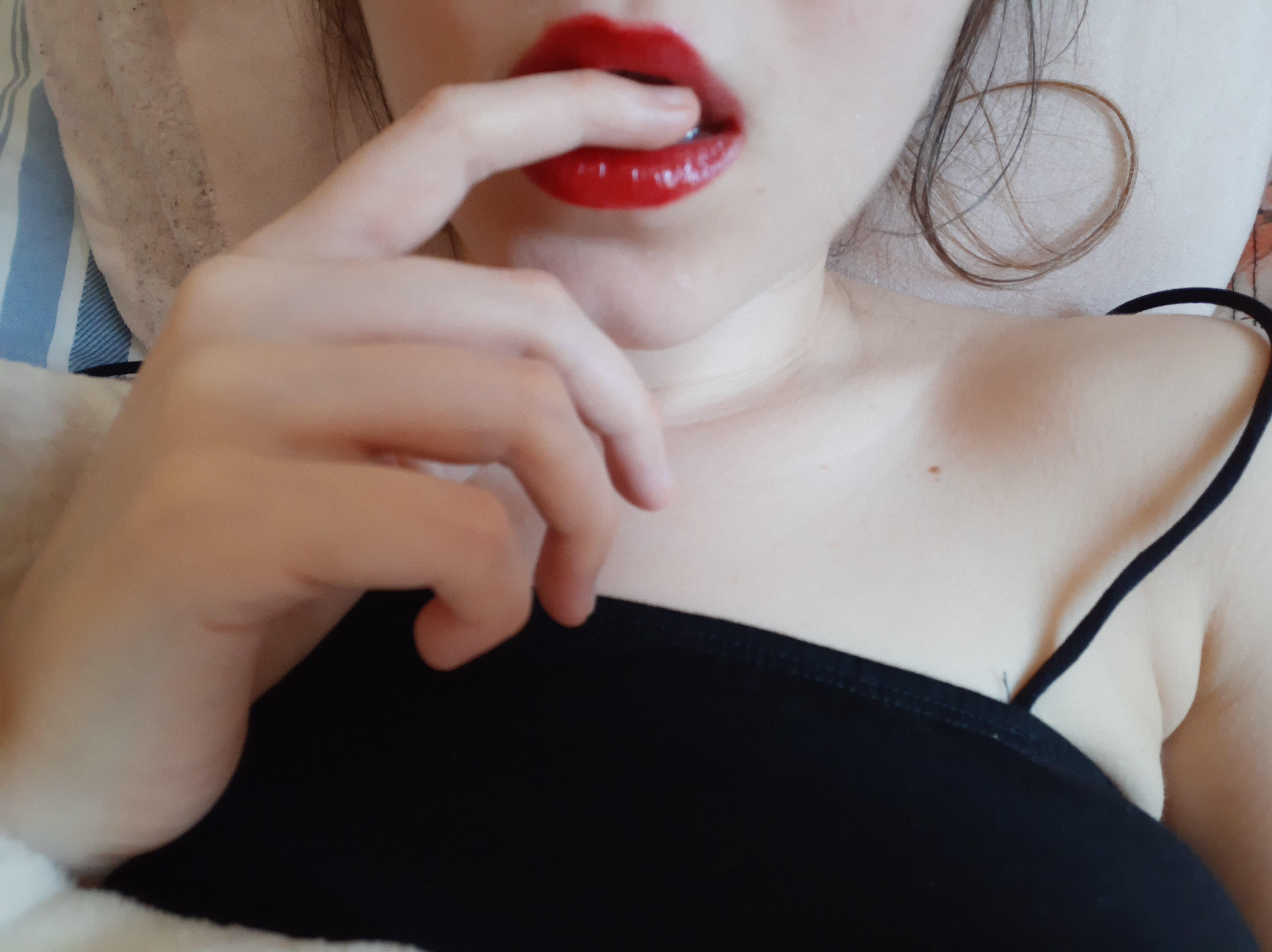 Red lips for reddit! | Scrolller
