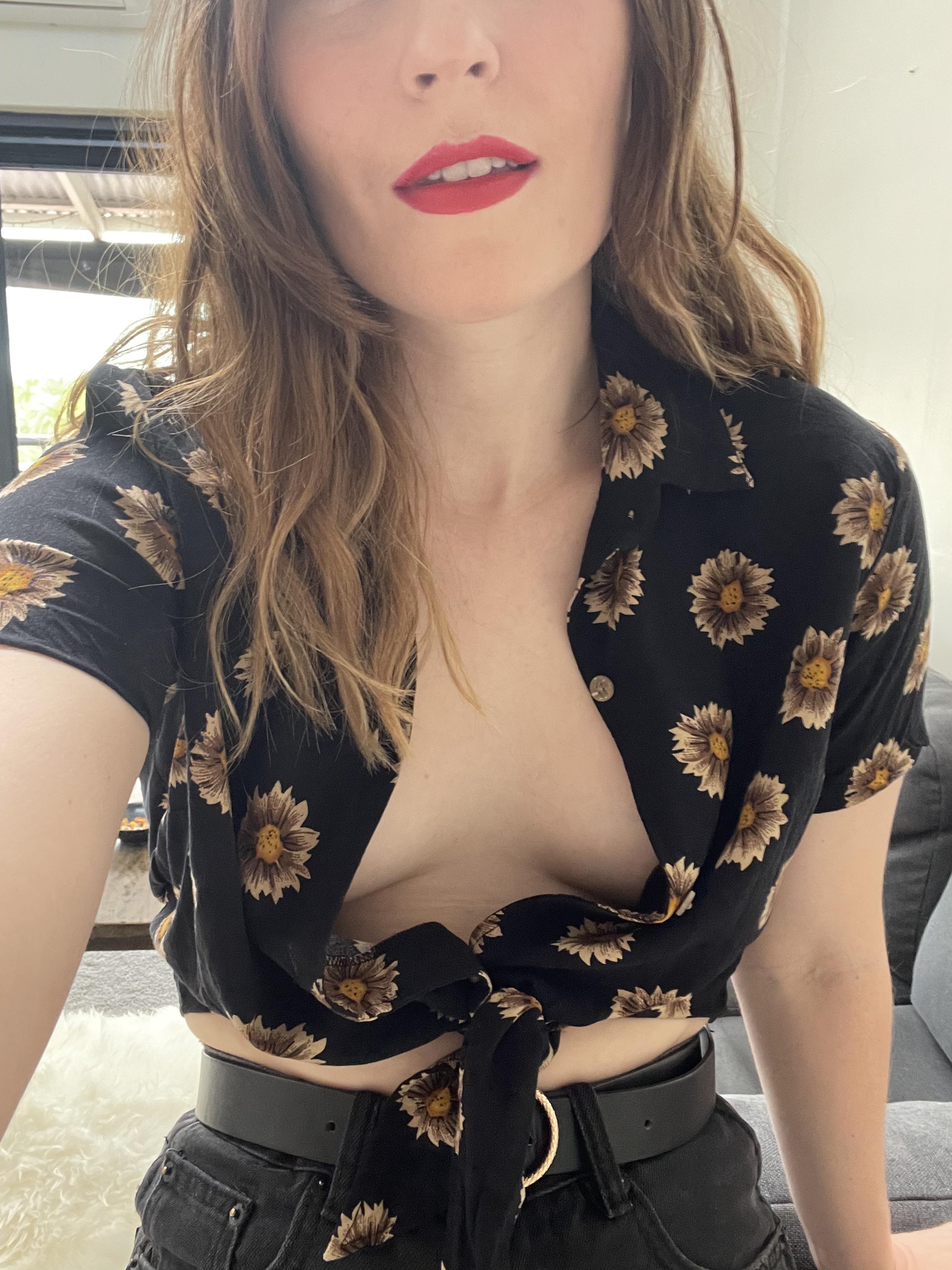 Red lips, hidden nips | Scrolller