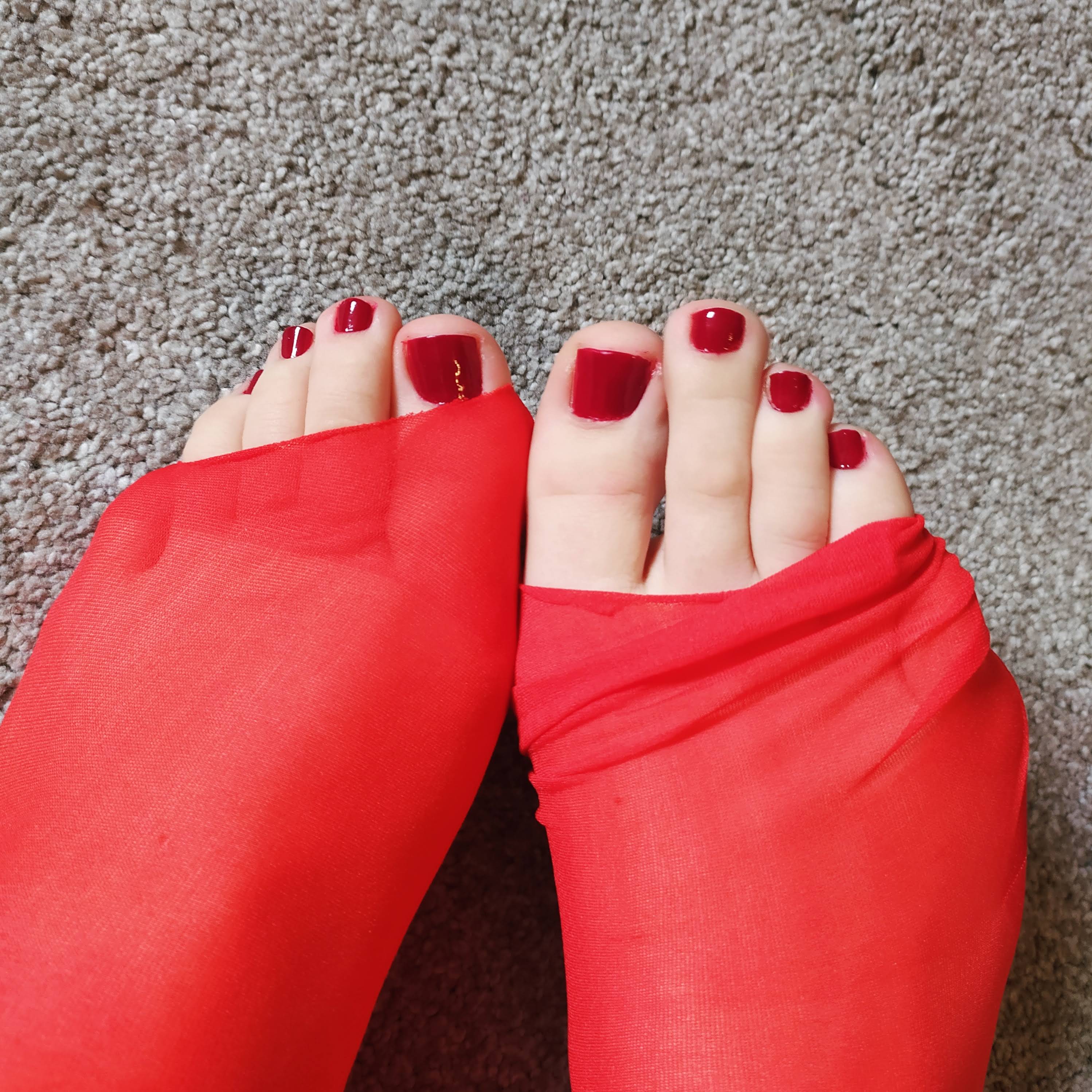 Red nylons..hot or not? | Scrolller