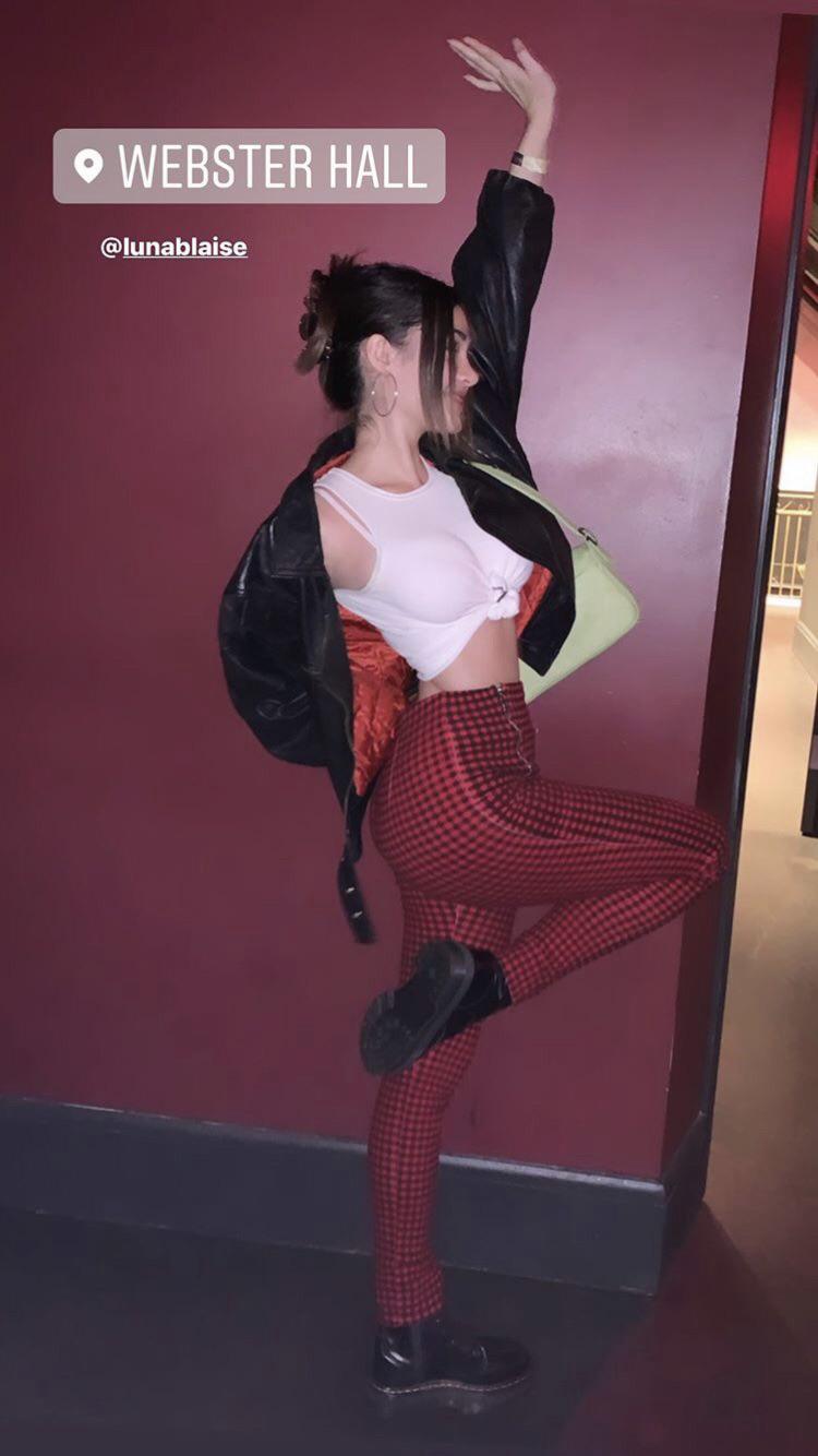 Red pants | Scrolller