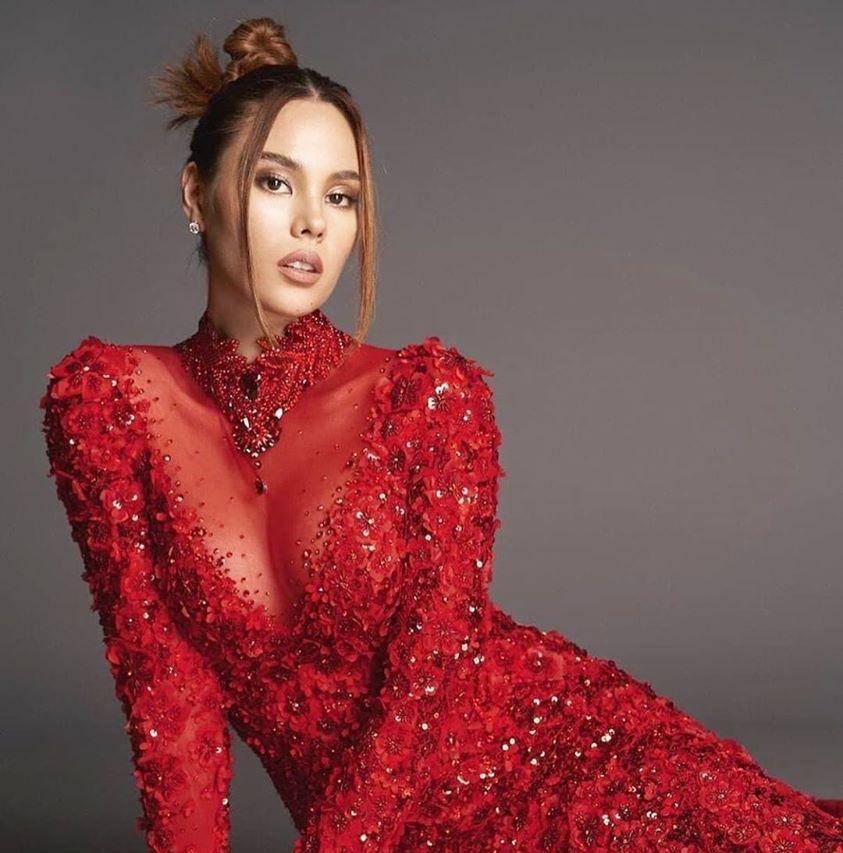 Red sparkly dress | Scrolller