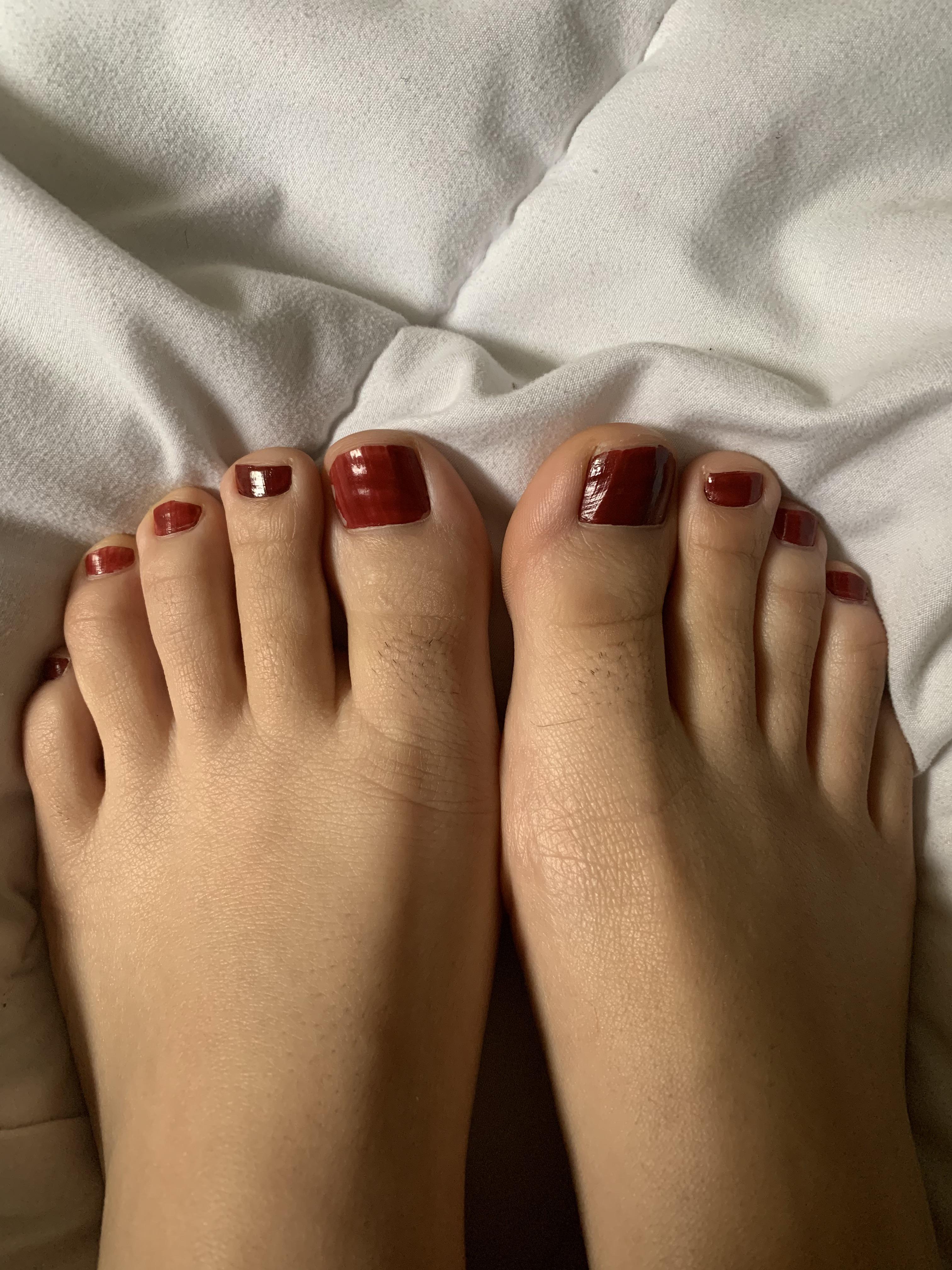 Red toes anyone? | Scrolller